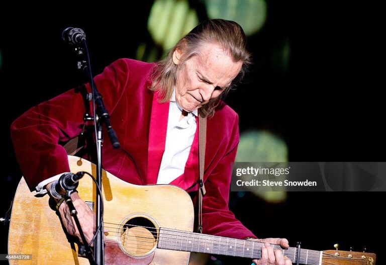 Gordon Lightfoot – Song For A Winter’s Night – Great Songs